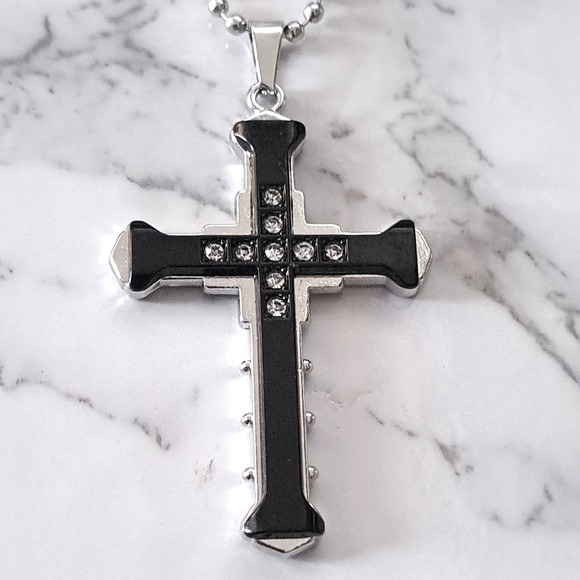 Quirky Lizard Boutique | Jewelry | New Boutique Cross Pendant Unisex ...